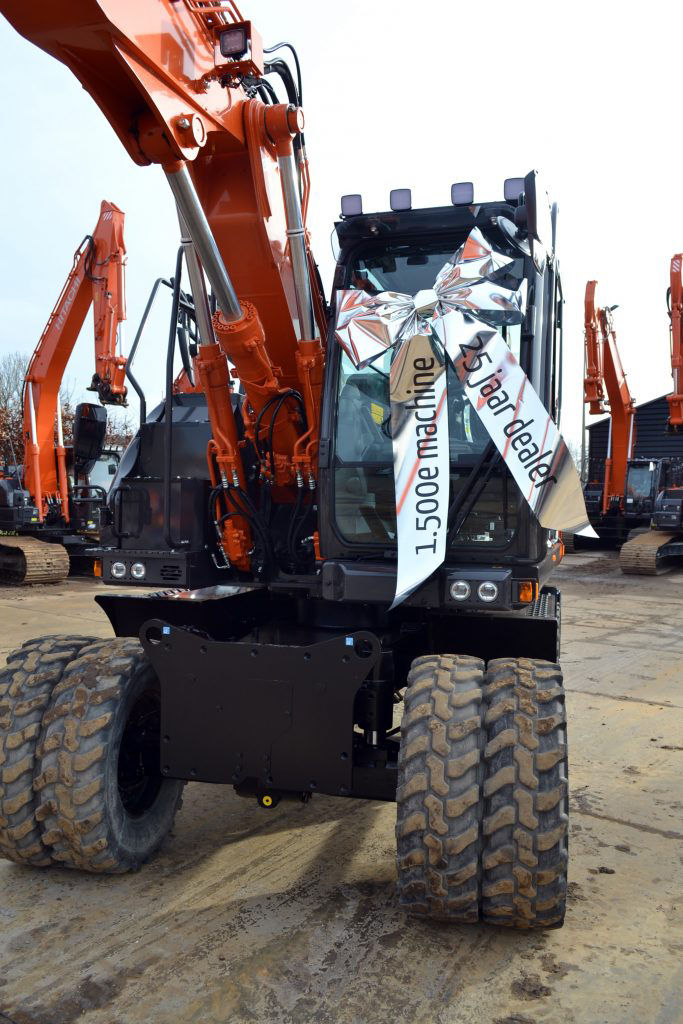 1.500ste Hitachi voor T. v.d. Vlist - Hitachi CM Nederland