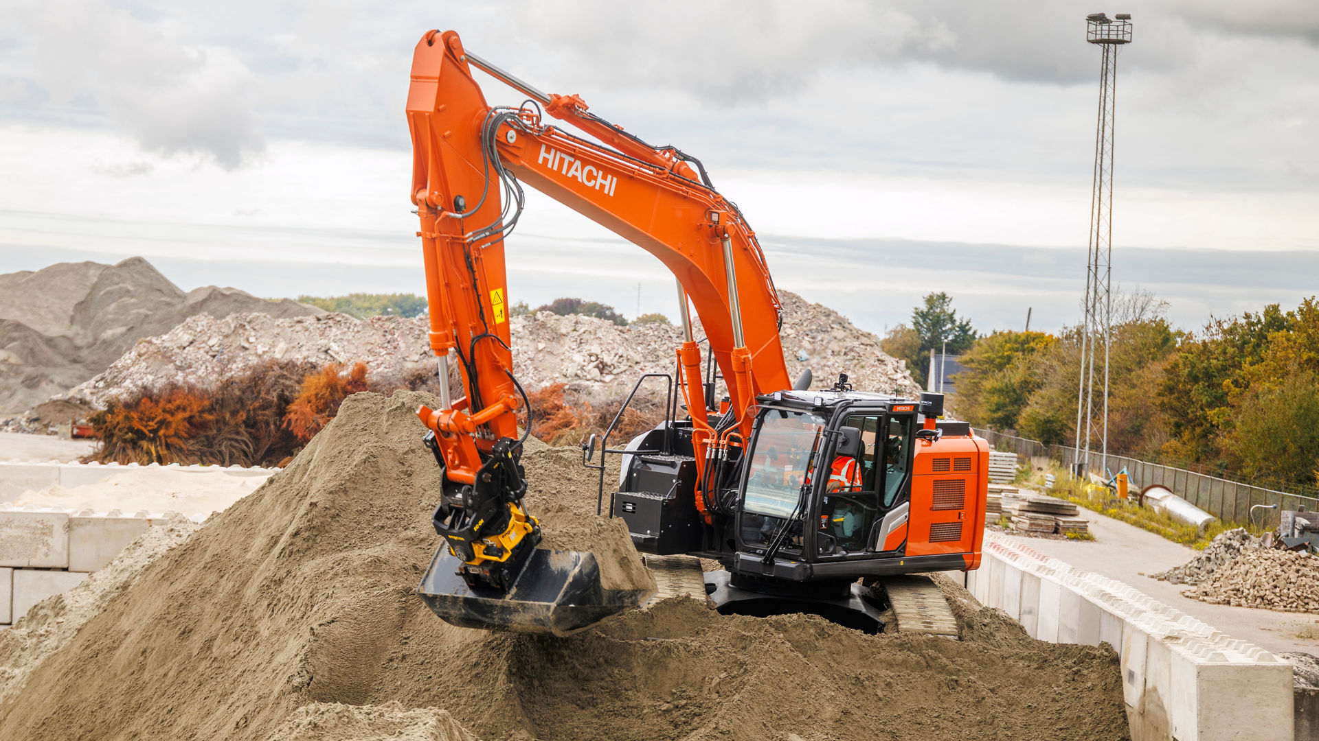 Hitachi introduces largest short-tail swing Zaxis-7 excavator ...