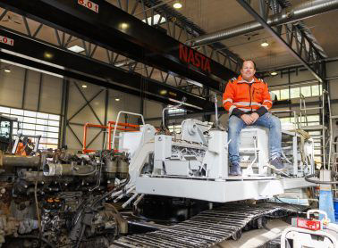 Norwegian Hitachi dealer uncovers iconic excavator - HitachiCM Europe