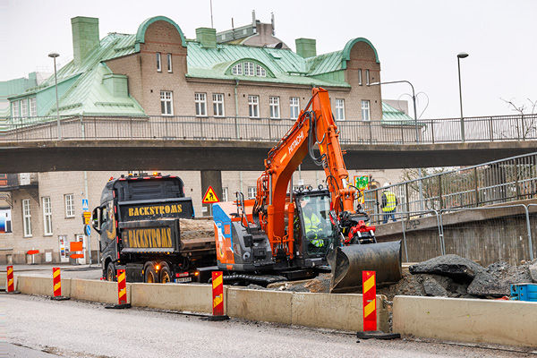 Powering the future – Hitachi Construction Machinery takes electric ...