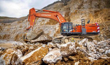 Ultimate in comfort and safety for new large Zaxis-7 operators ...