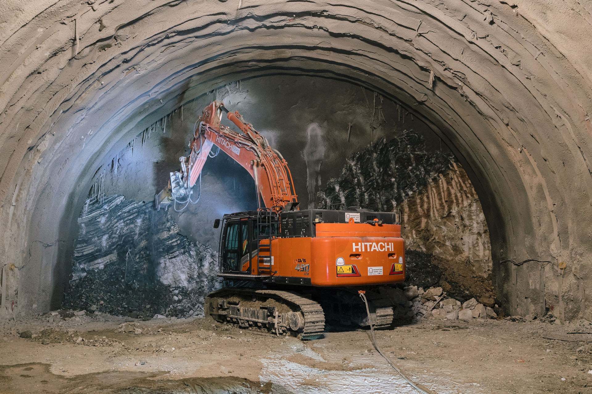 High-performing Hitachi excavator keeps Italian rail project on track ...