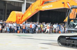 Plant Opened to Employee Families (Hitachi Construction Machinery ...