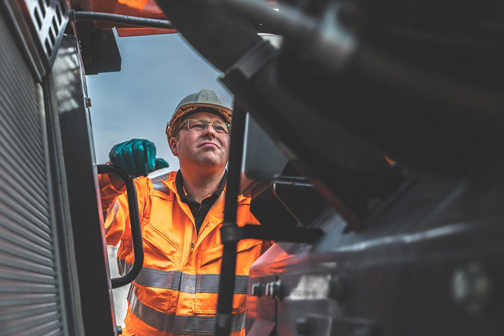 How Do I Maintain My Excavator? 4 Maintenance Tips - Hitachi ...